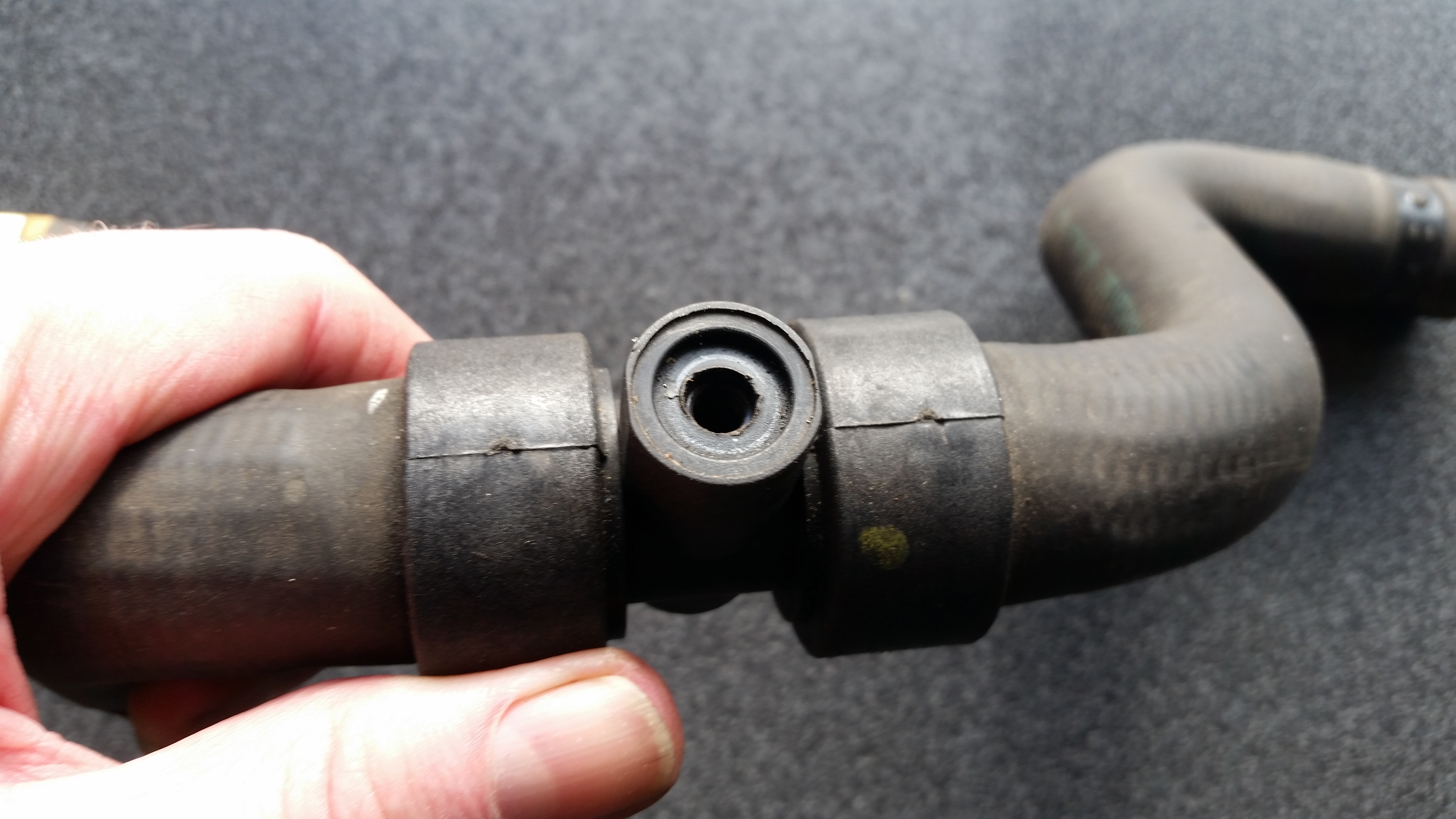 Heater pipe coolant bleed screw snapped off FIAT 500 2007 The FIAT Forum